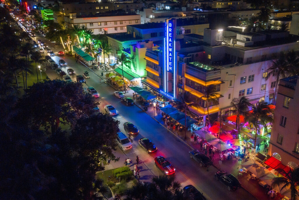 🌇 Miami Nights: Rooftop Lounges, Speakeasies & Sunset Bars - Access Spaces